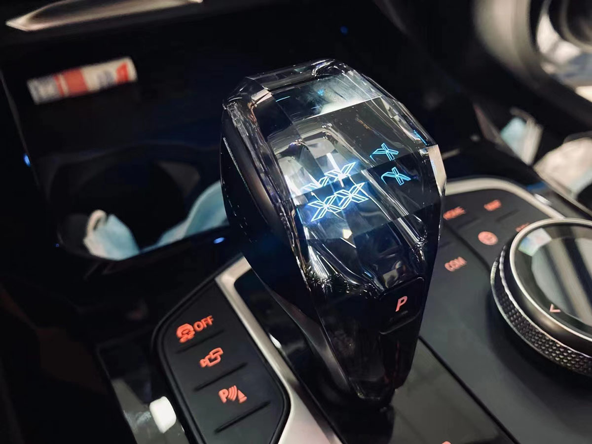 Unveiling the BMW Crystal Shifter’s Luxurious Innovation | Coolshiftknobs